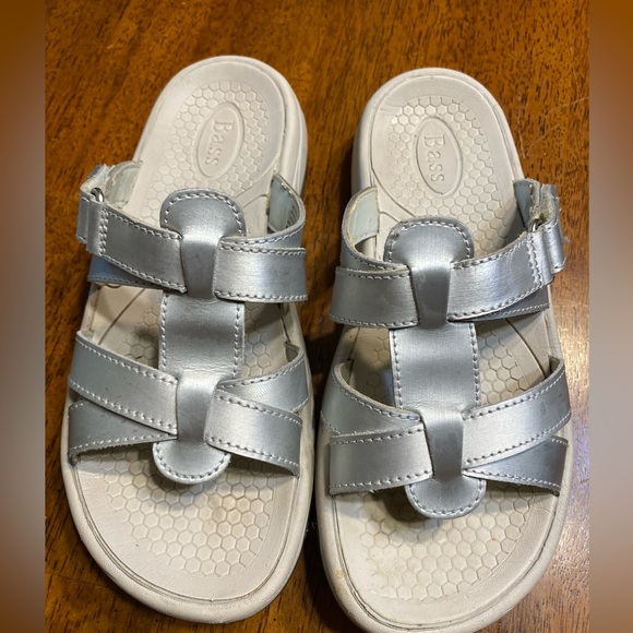 Bass | Shoes | Bass Oasis Silver Sandals Size 7 Leather Uppers | Poshmark